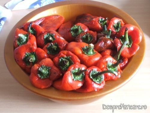 Ardei capia copti, conservati in ulei de floarea soarelui