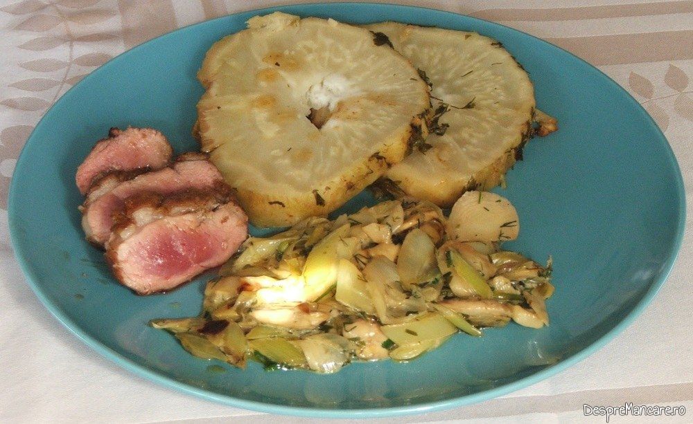 Piept de rata cu telina coapta si sos de praz, ciuperci si smantana