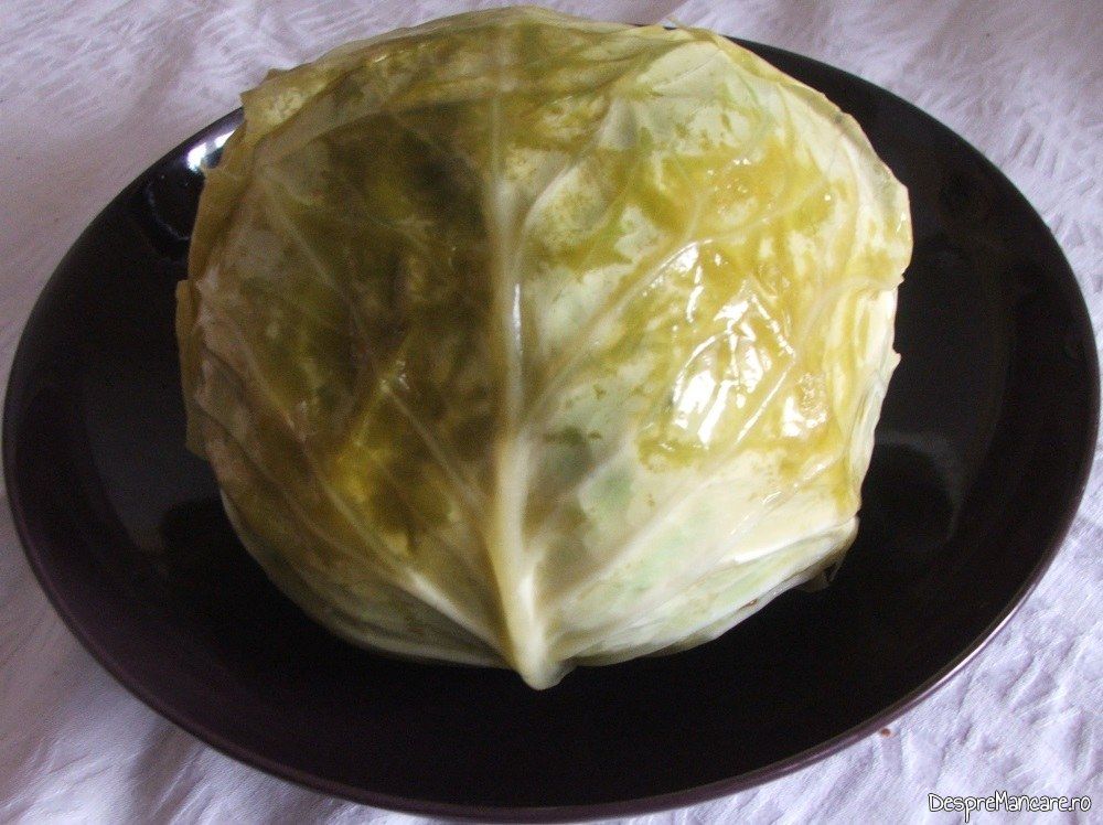 Pulpe de rata si carnati de porc, afumati, pe pat de varza murata